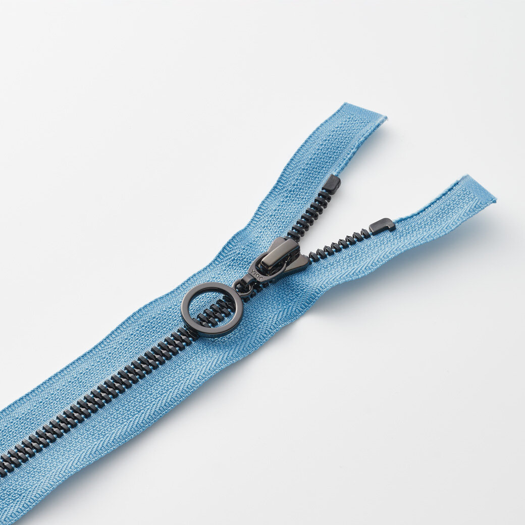 METALUXE® with Gloss Black Elements | YKK DIGITAL SHOWROOM