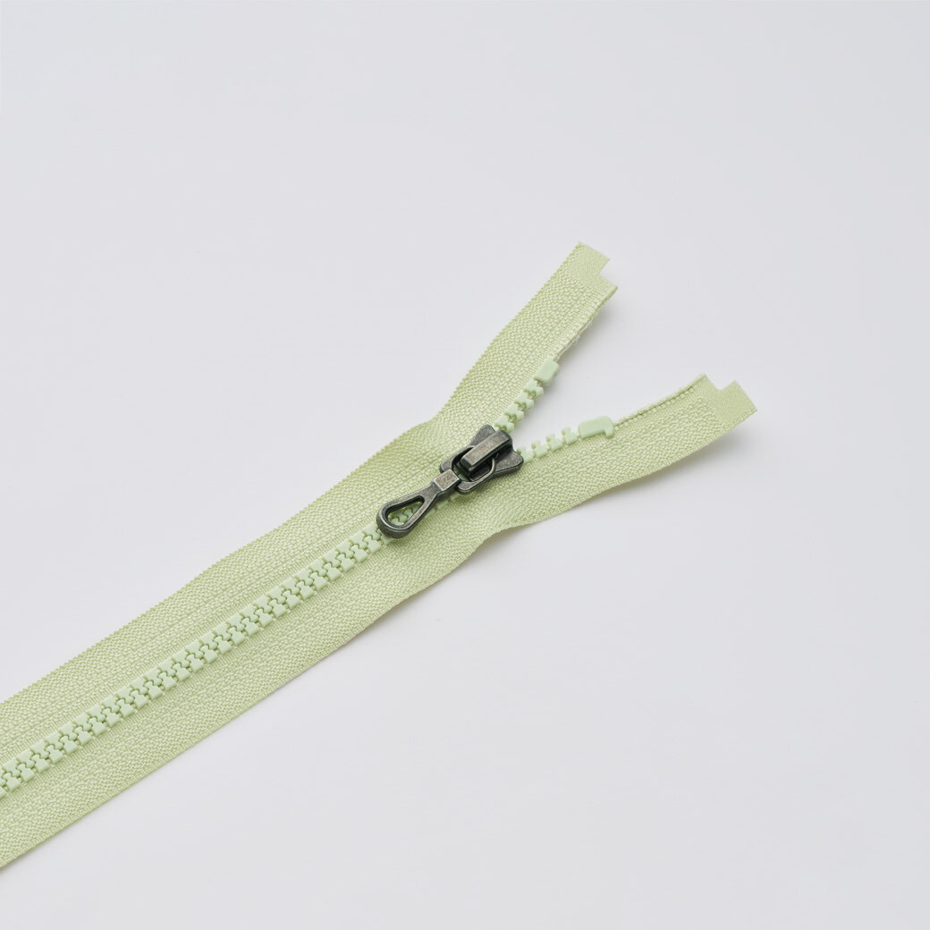 Smooth Operation Zipper | YKK DIGITAL SHOWROOM