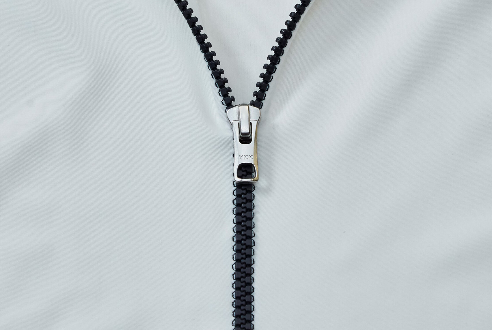 デザインと生産性に革新をもたらすAiryString® | YKK DIGITAL SHOWROOM