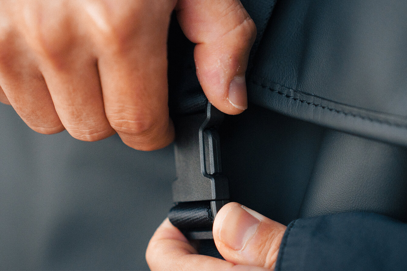 A simple, tough, and sophisticated compact buckle | YKK DIGITAL SHOWROOM